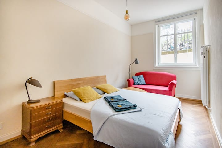 Bern Breitsch, Center, River, Home (Room2) - Bern