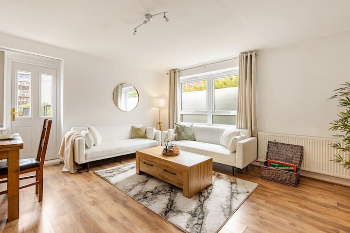 Spacious City Flat With Free Parking - Sleeps 7 - Leeds