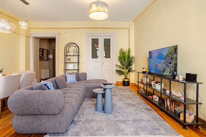 Brand New Airbnb Flat In Historical Building -3 Br - Bostancı
