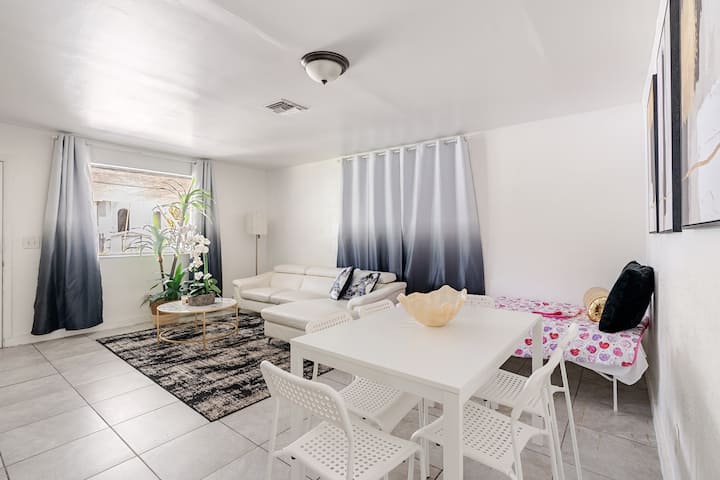 Dania Point Escape House 5 Min From The Beach - Dania Beach, FL