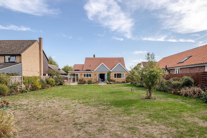 Modern Village Bungalow In Gt Barton, Large Garden - Suffolk