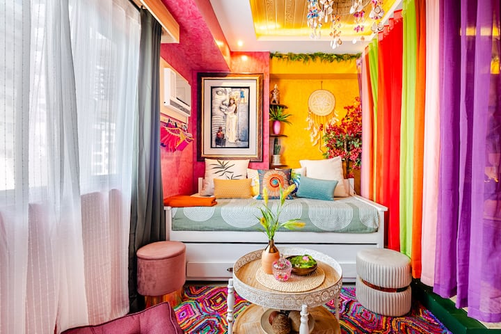 "Bilay Magenta"
2br Boho Style W/parking Can Cook - Quezon City