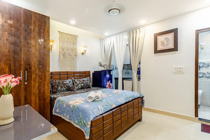 111, Entire Flat New Delhi - New Delhi