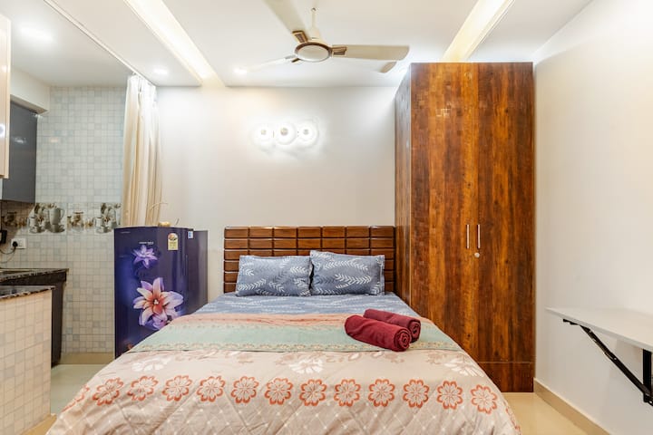 112, Entire Flat In Sant Nagar - New Delhi