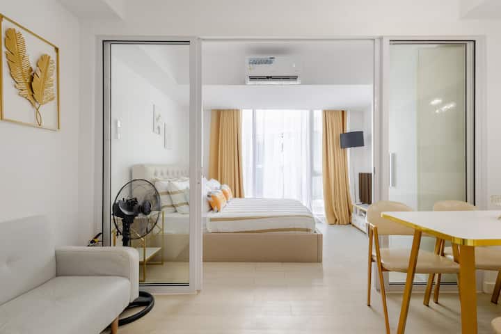 Modern Luxe-penthouse - Parañaque