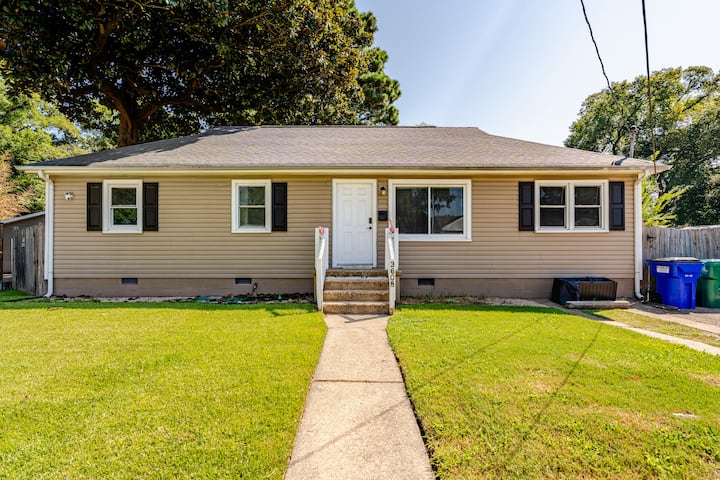 Entire Home Near Naval Base/ Va Beach | Big Yard - Regent University, Virginia Beach