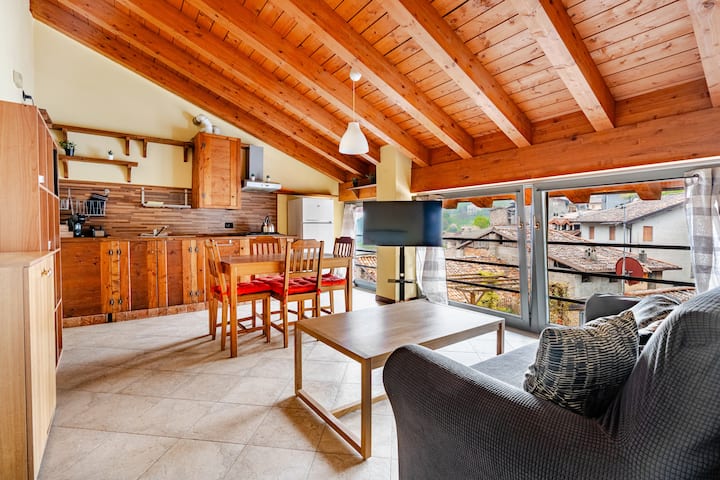 Elegante Appartamento Con Travi A Vista - Montecampione