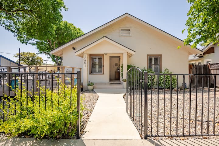 Walkable, Downtown, 2 Blocks To The Square - Paso Robles, CA