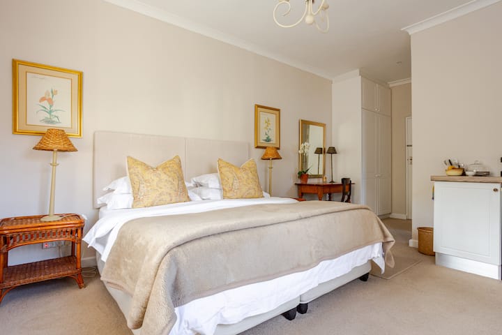 Rondebosch Vacation Rentals & Homes - Rondebosch, Cape Town, South ...