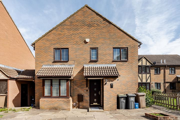 2 Bed 6 Mins From Luton Airport- The Wigmore House - Aéroport de Londres Luton (LTN)