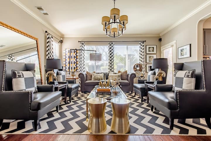 Luxurious Room With Detached Private Bathroom (2) - Modesto, CA