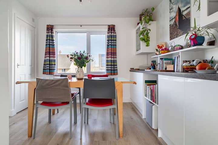 Comfy, Bright Twin Room, With 42"tv In Family Home - Plymouth