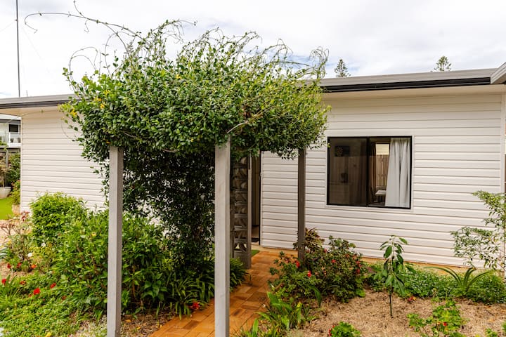 Cottage By The Sea. - レッドクリフ