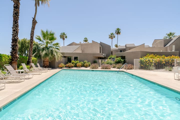 Modern Pool-front Desert Condo - 2br/2ba - Rancho Mirage, CA