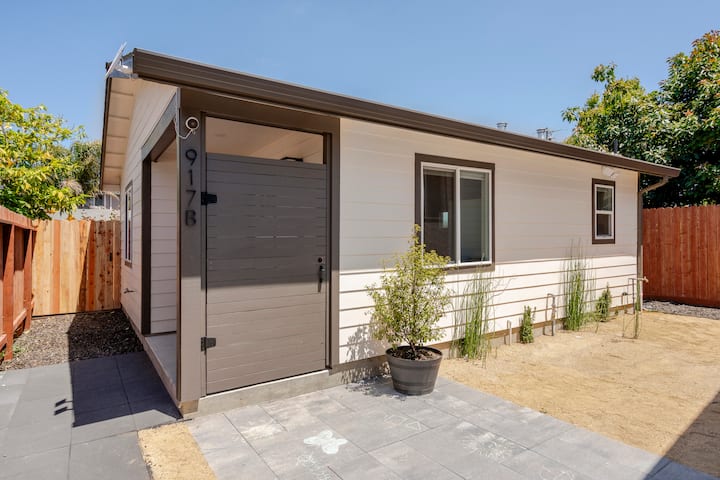 Private West Berkeley Bungalow | 1 Br + Office - Berkeley, CA