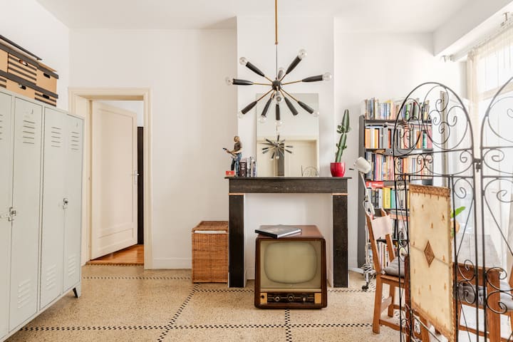 Spacious Room W/ Private Toilet+sink -Supercentral - Bruselas