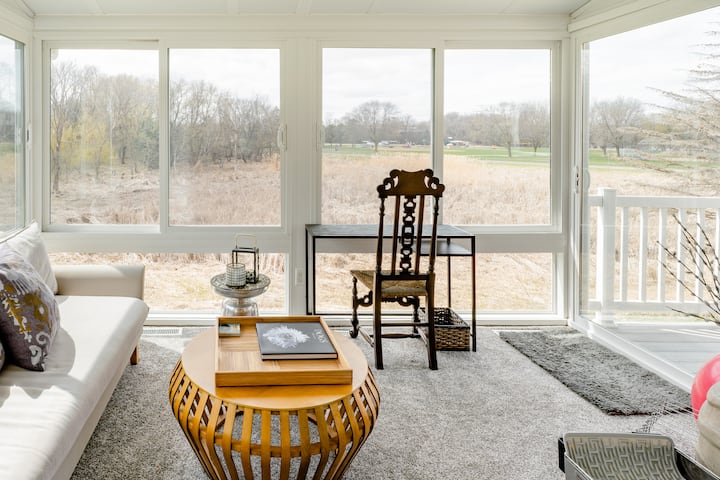 Studio Style~ Modern (Room 2) - Northern Lights, Shakopee
