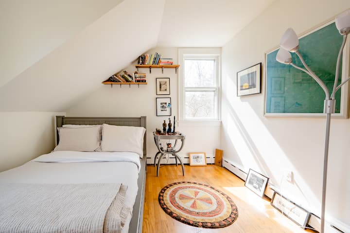 Cozy Room Overlooking Pond In Wildlife Sanctuary - Bear Mountain, NY