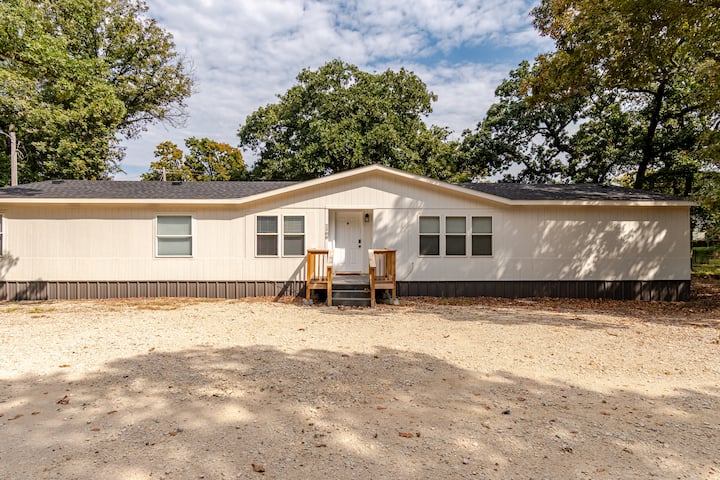 Big Lake, No Schedule | Sleeps 8 | Pet Friendly - Pottsboro, TX