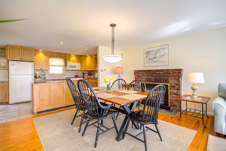 Charming Chatham Cottage: Walk To Schoolhouse Pond - Chatham, MA