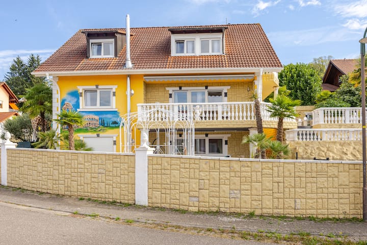 90m² Wohnung: Mediterran, Balkon & Weitblick - Rust