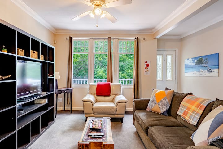 Executive 1-bedroom Suite With Dedicated Office - Edmonton