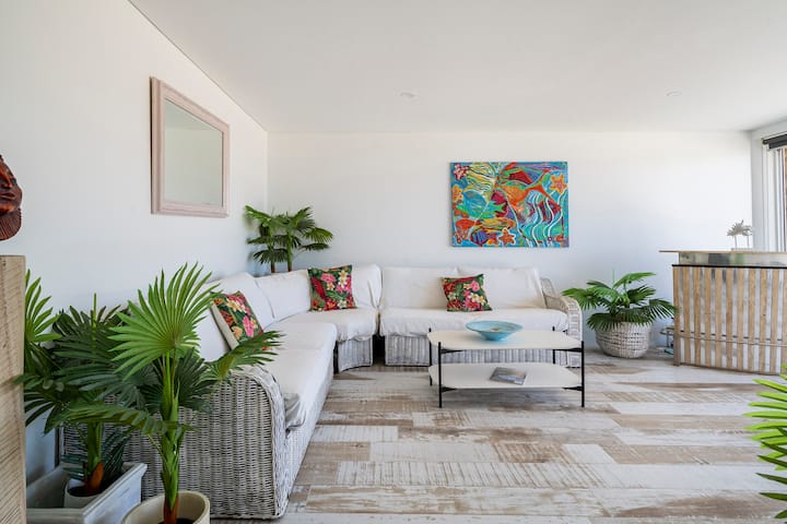 Room In Waterfront Renovated Beachfront Apartment - Manly