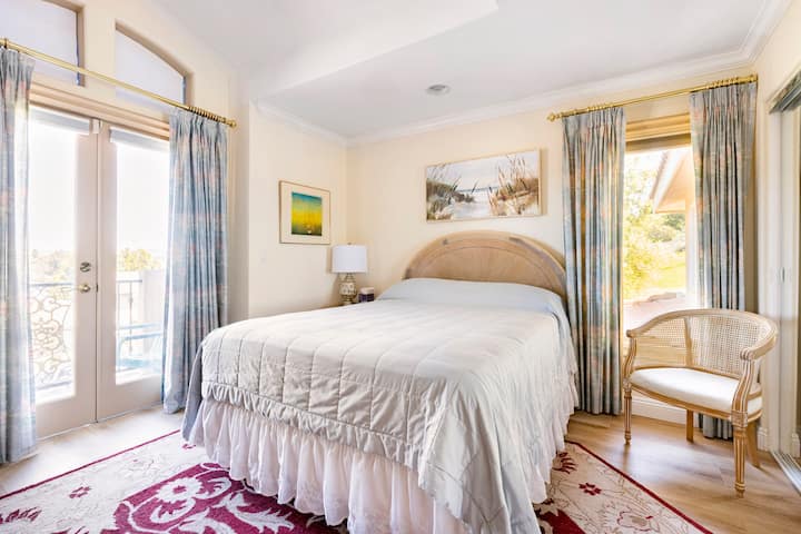 Elegant, Sunny Room With View In Upper-class House - Ventura County, CA