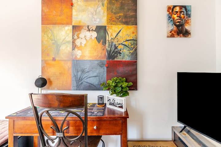 Comfortable Haven With Kitchenette & Cozy Decor - North Miami, FL