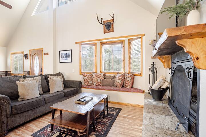 Bear Mtn View Chalet - Spa & Game Room - Big Bear Lake, CA