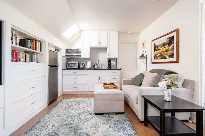 Quiet Studio: Private Entrance, Bath, Kitchenette - Davis, CA