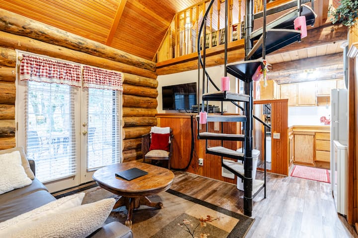 Little Log Cabin In The Woods! - King Estate Winery, Eugene