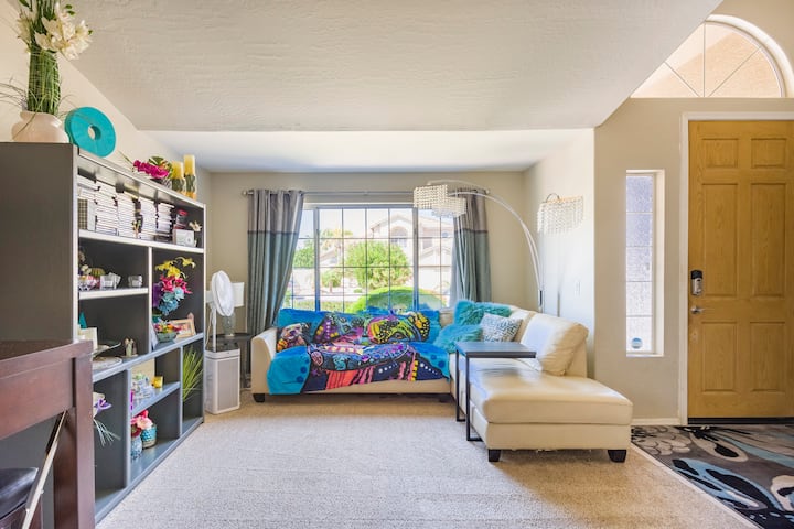 Luxurious 2 Bedrooms W/private Bath And Much More - Glendale, AZ