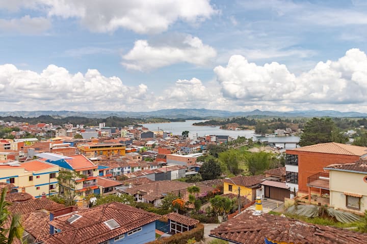 Boardwalk Views, Private Jacuzzi And Parking Lot. - Guatapé