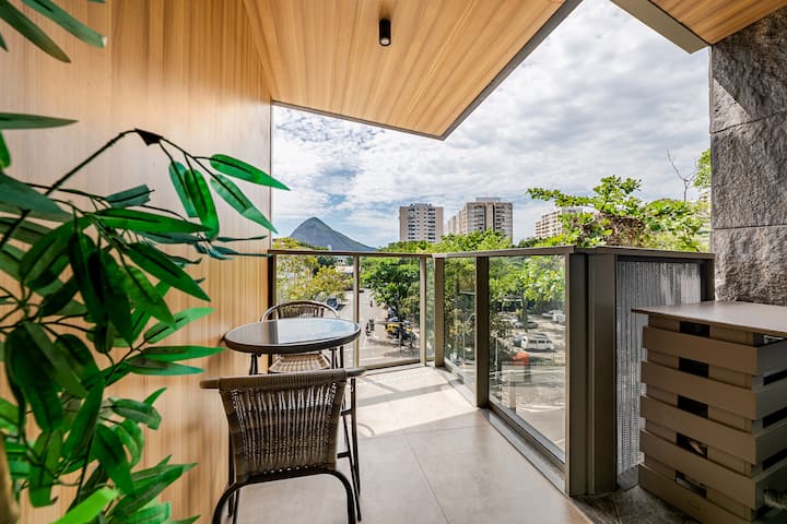 Flat Com Varanda No Coração Do Leblon - Rio de Janeiro