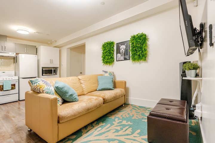 The Turquoise Suite- New, Private 2 Bedroom Suite - Vancouver