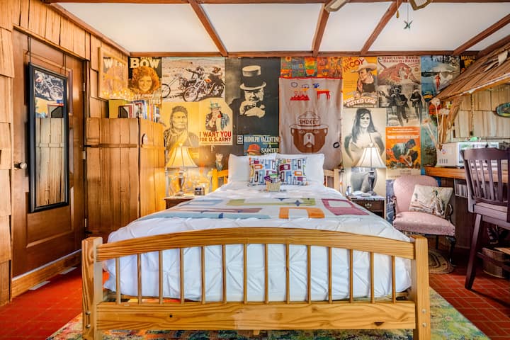 "Worth 10 Stars"
 Lucky Dawg Hideaway - Milo McIver State Park, Estacada