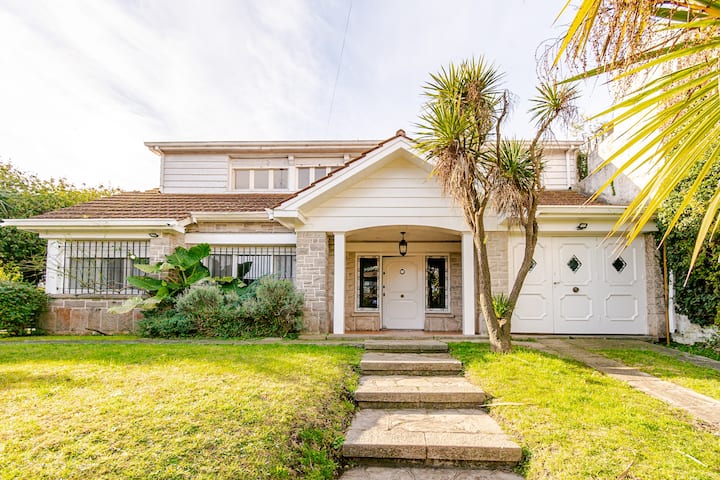 Casa Con Gran Jardin Y Parrilla Cerca De La Playa! - Mar del Plata