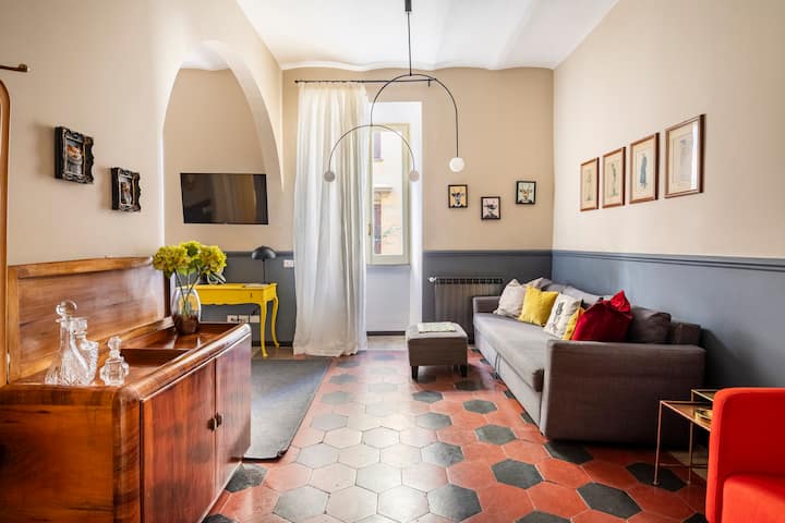 Vibrant, Quirky Vintage And Modern Flair In An Historic Home - Rome