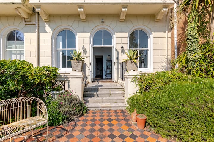 Lovely Apartment With Amazing Sea Views - 헤이스팅스
