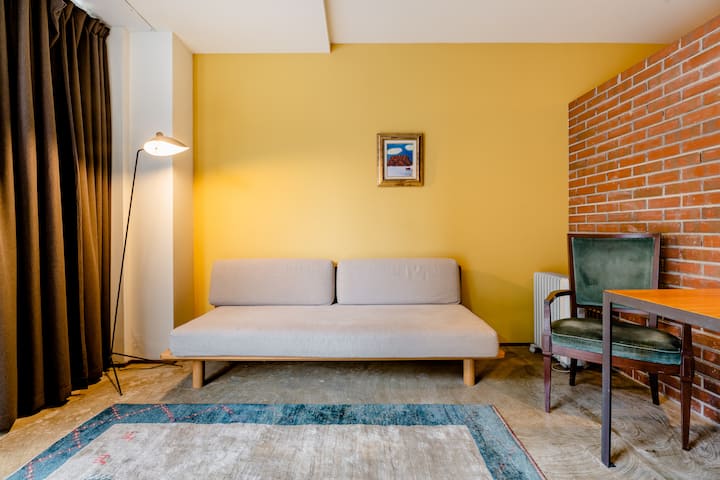 The Moon Room Of Downtown Kyoto (Licensed) - Kyoto