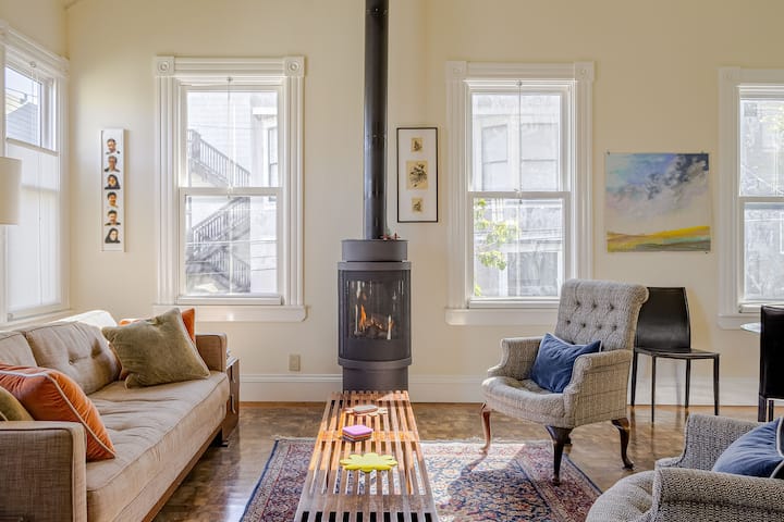 Updated Loft + Historic Charm + Deck W/city View - San Francisco, CA