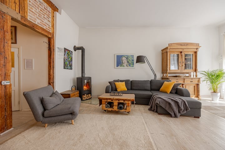 Clean, Cozy And Light Old Town Loft Apartment - Tallinn