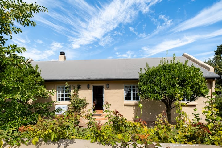 Woodend Cottage With Private Garden & Pool - Franschhoek