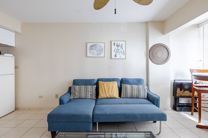 1 Bedroom Spacious 575 Sqft On Beachwalk! - Honolulu