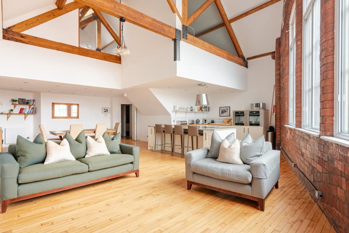 Incredible Loft Apartment. Free Parking. Central. - Leeds