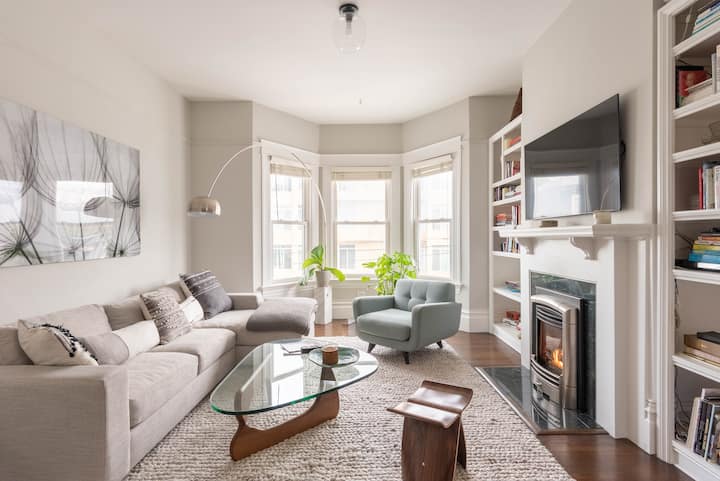 Sunny 2br Retreat W/ Deck • Cow Hollow - San Francisco, CA