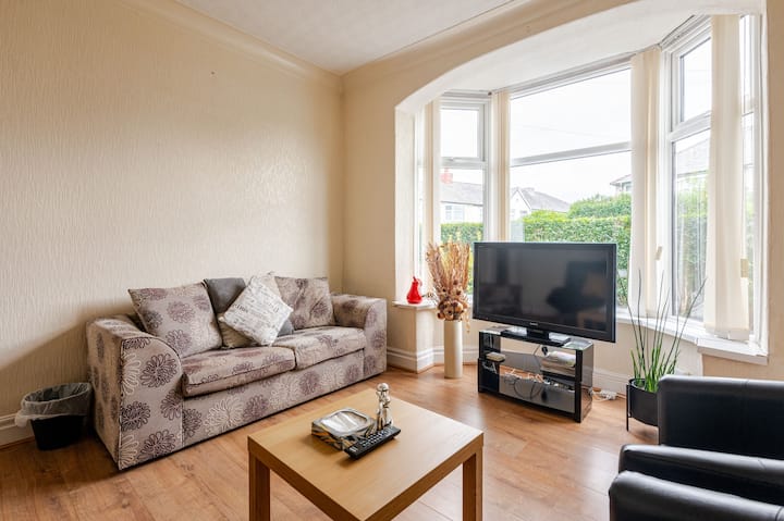 Central Location Quiet & Peaceful-3 Bedroom House - Preston