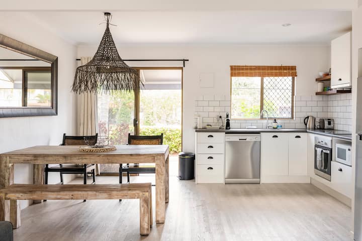 Radiant Villa Apartment Metres Away From Noosa River - Noosa Heads