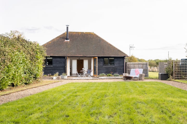 Romantic Cottage Near Kent Vineyards And Gardens - Tenterden